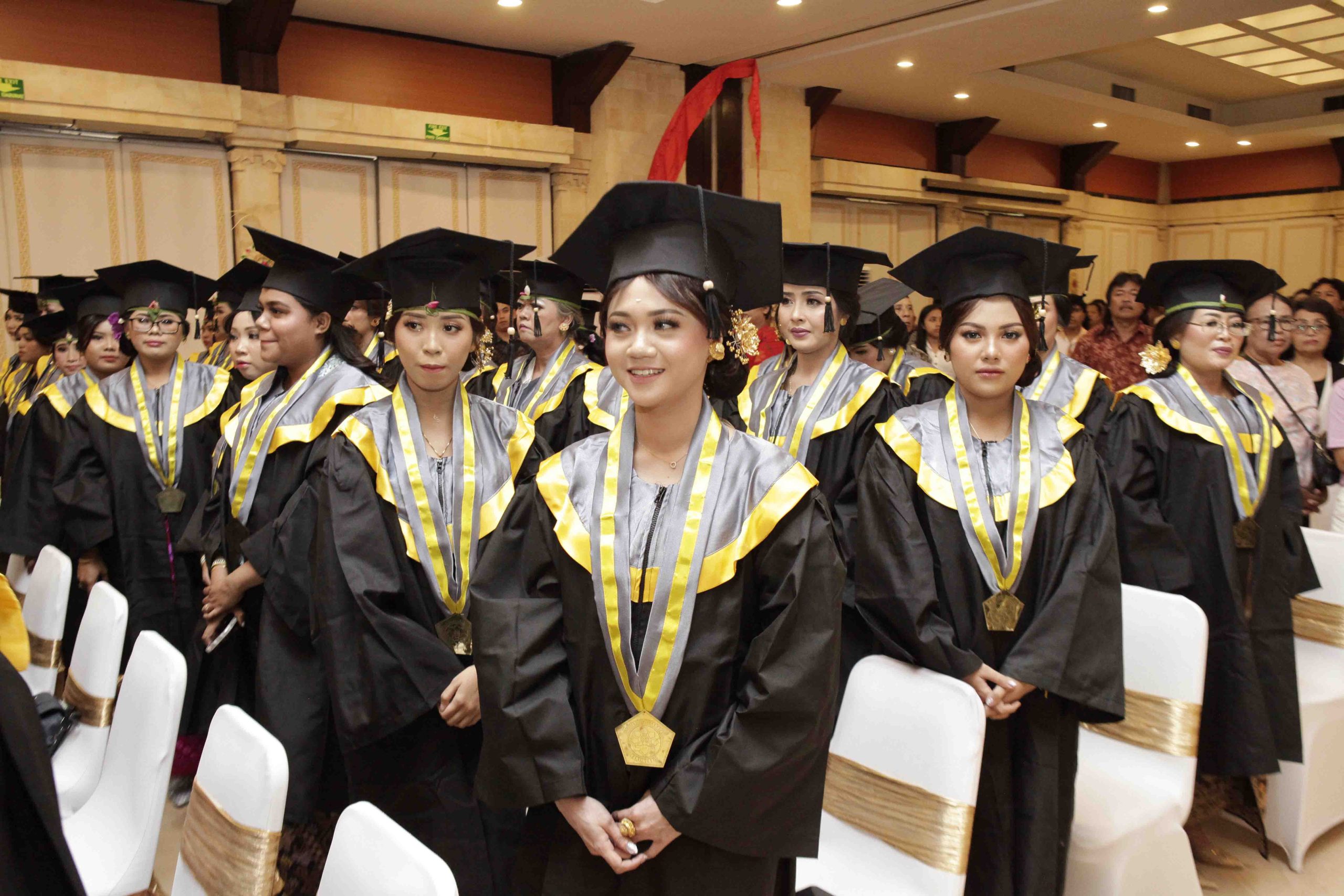 ACARA PENGUKUHAN PROFESI BIDAN DAN WISUDA PROGRAM STUDI SARJANA TERAPAN ...